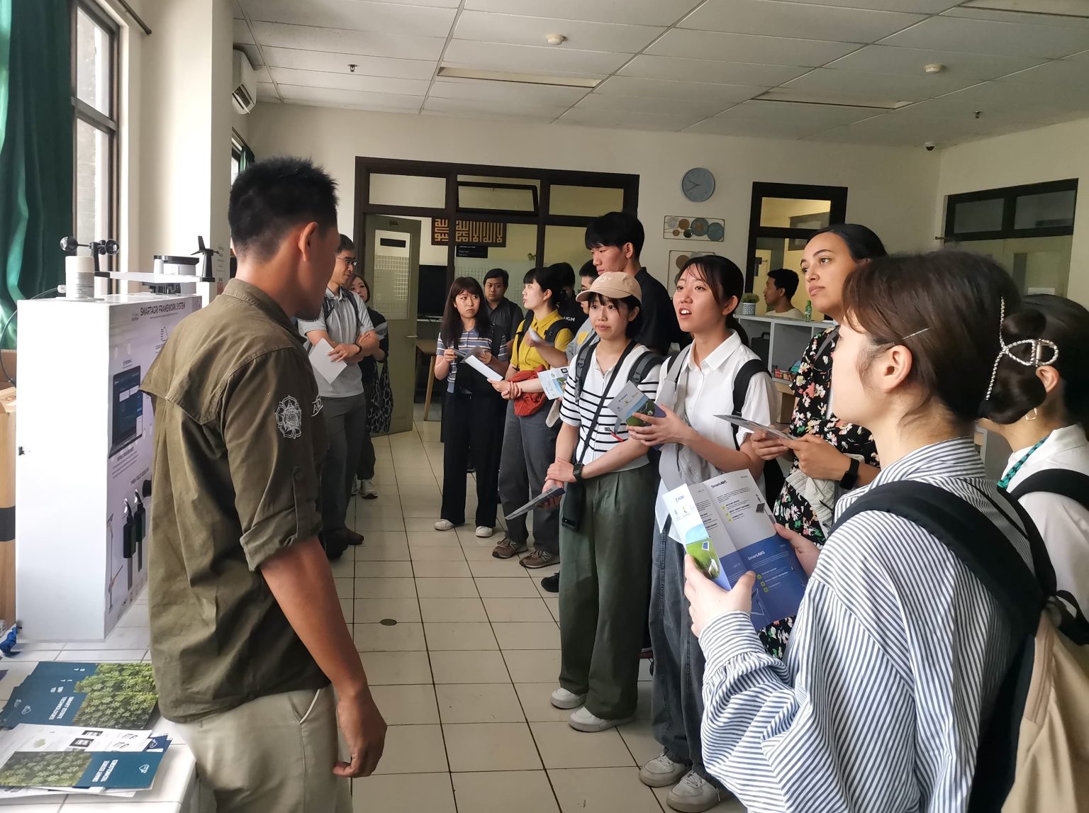 Kunjungan Mahasiswa Kyushu University Jepang ke Lab. Teknik Lingkungan dan Bangunan Pertanian ...